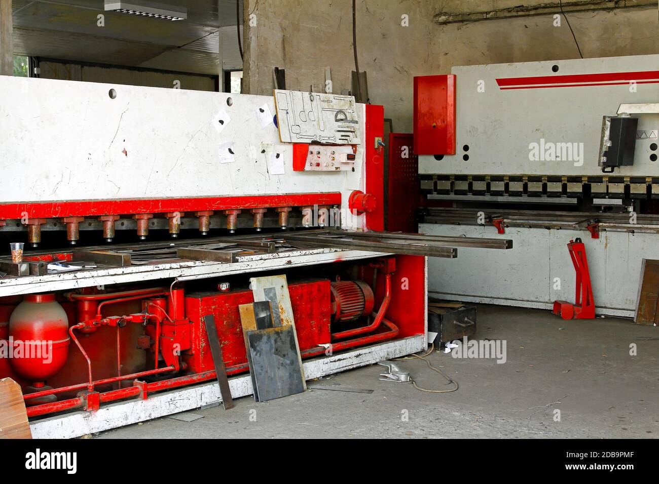 Iron work shop with powerful hydraulic press Stock Photo - Alamy