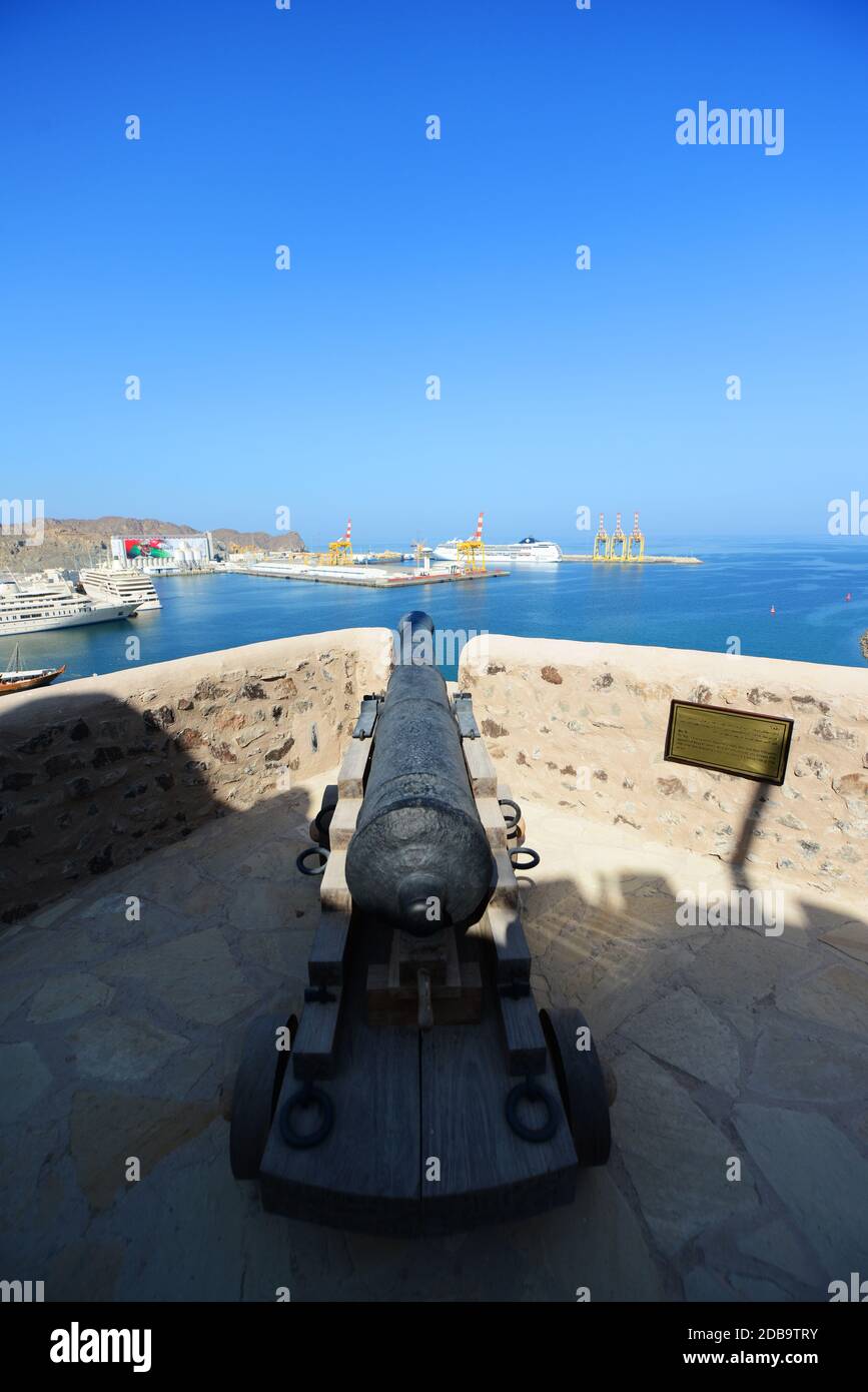 Old cannons protecting the Mutrah fort near Muscat, Oman Stock Photo ...