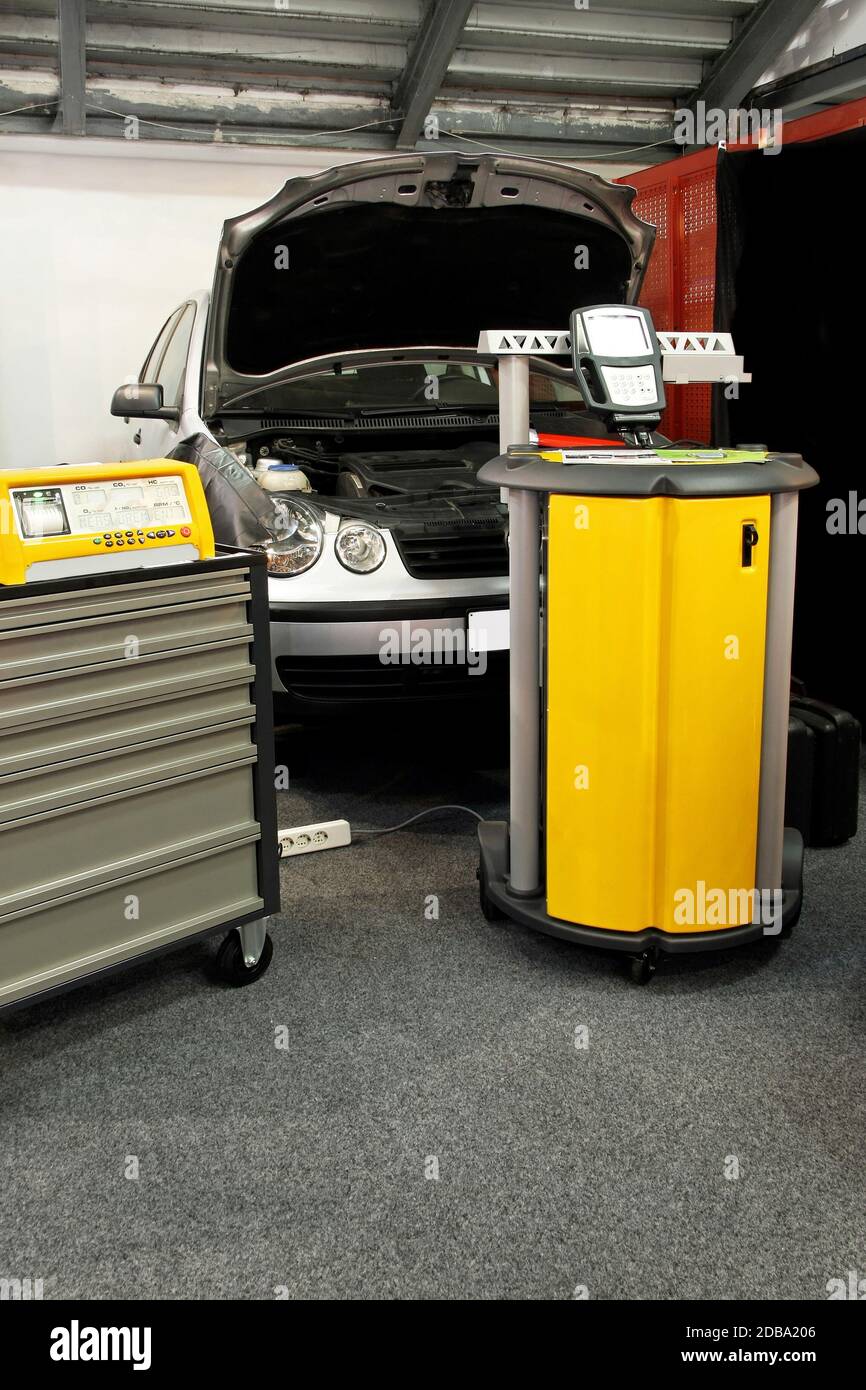 Car service garage with diagnose test equipment Stock Photo - Alamy