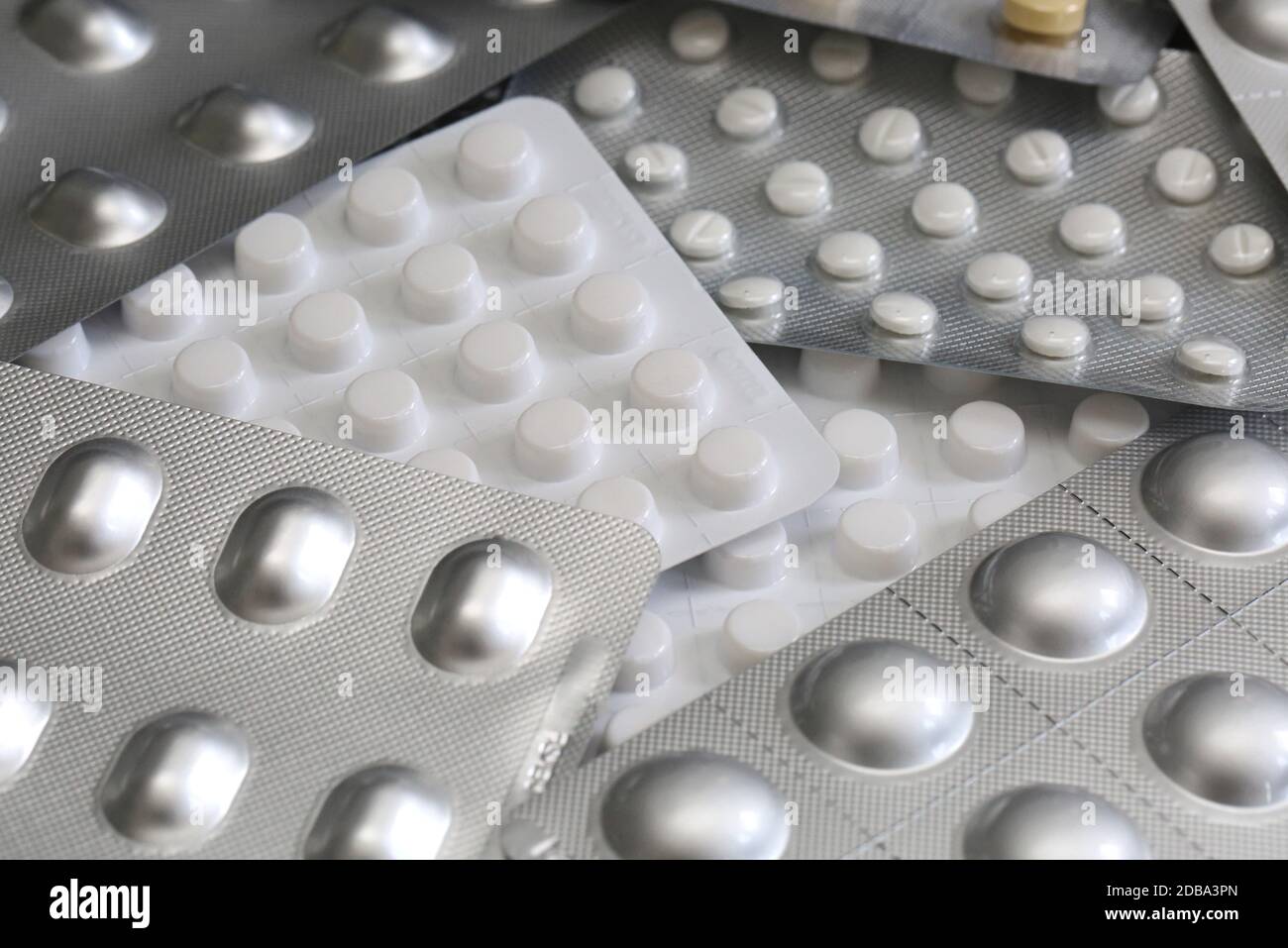 Tablets in blister packaging Stock Photo - Alamy