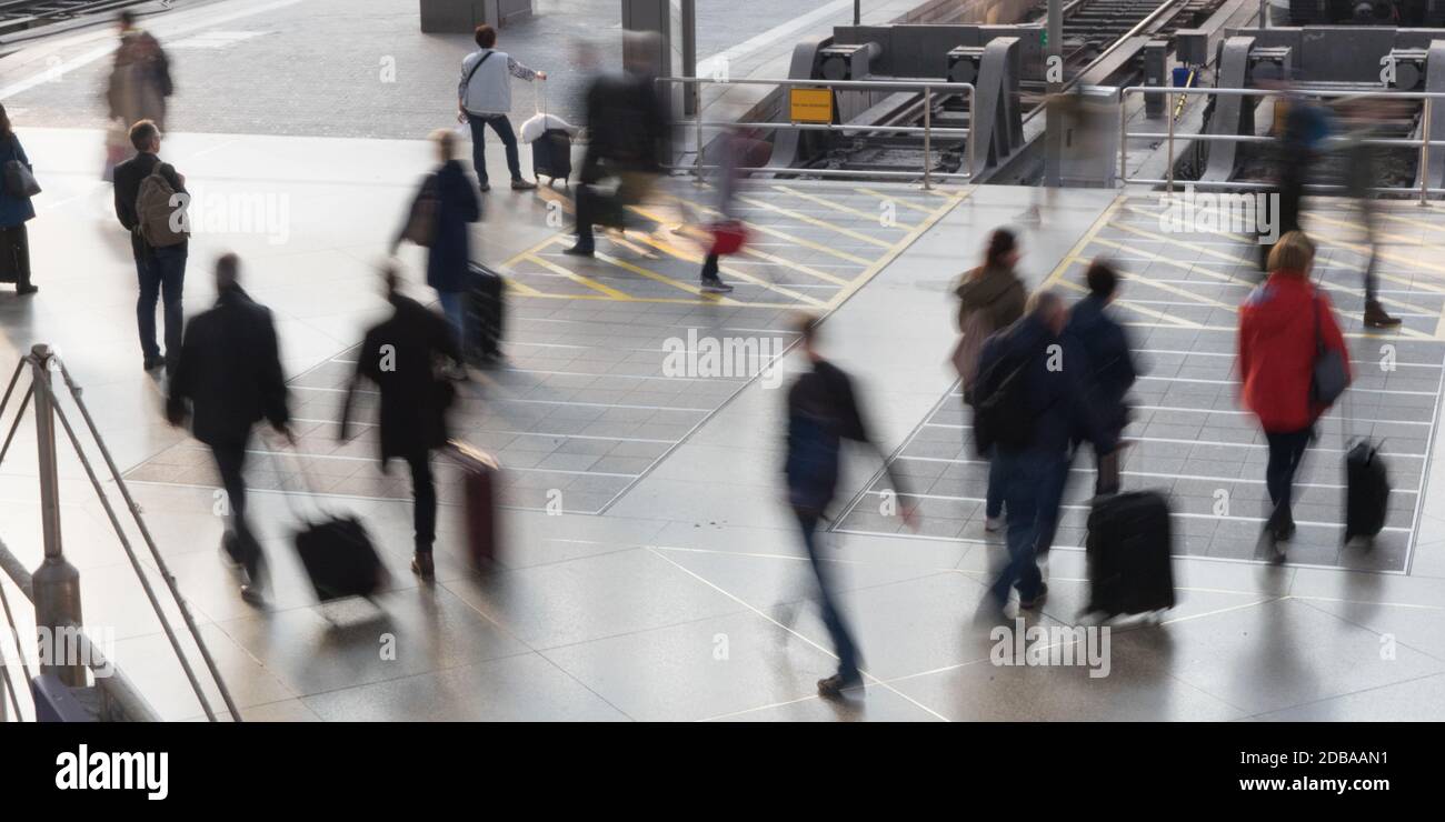 People very busy in the station on the way to the train Stock Photo - Alamy