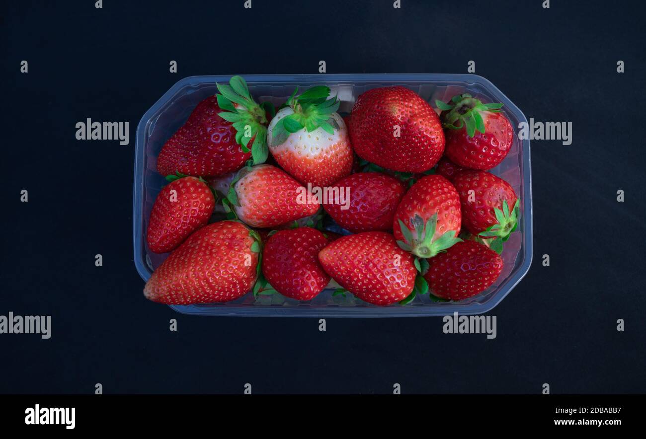Juice fruit strawberries drink hi-res stock photography and images - Alamy