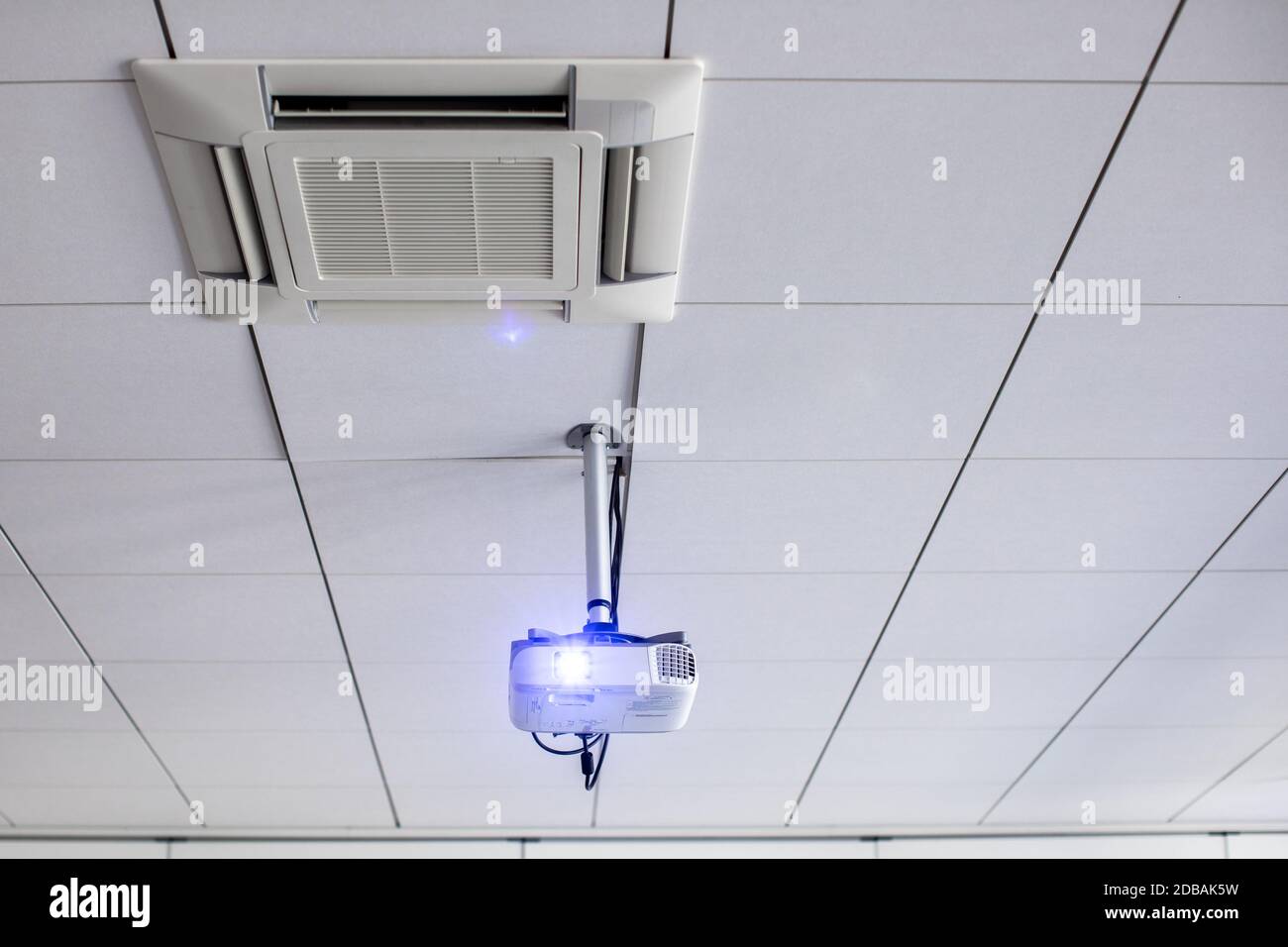 Overhead projector computer hi-res stock photography and images - Alamy