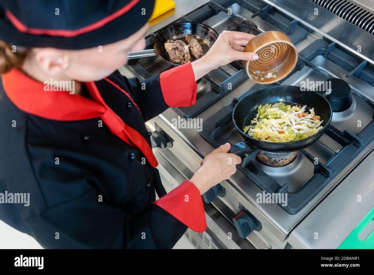 Oil pouring into a pan hi-res stock photography and images - Alamy