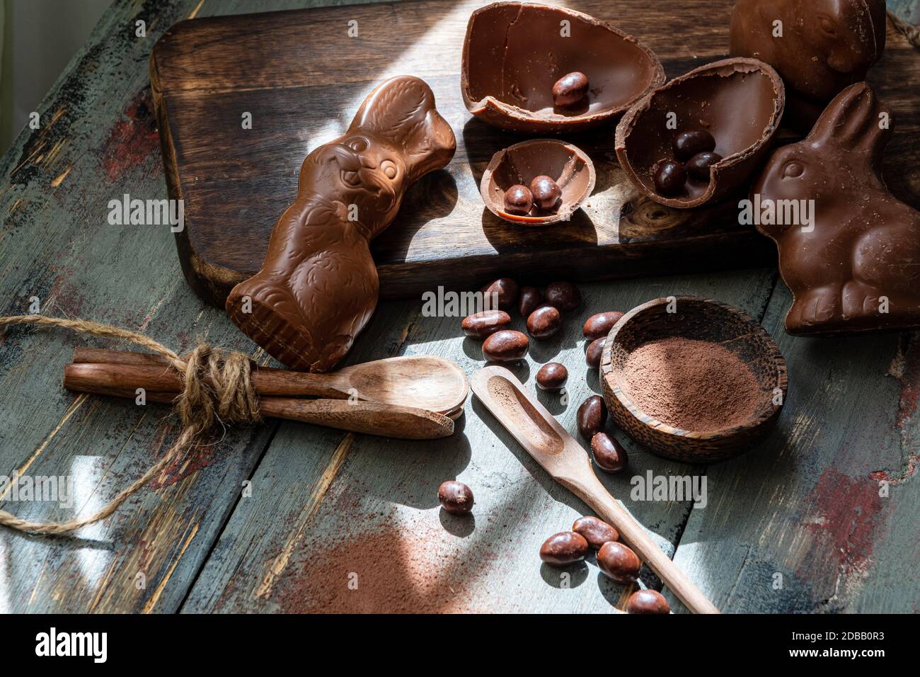 exquisite pure chocolate in pieces and in powder Stock Photo - Alamy