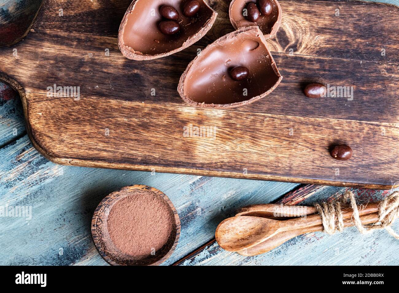 exquisite pure chocolate in pieces and in powder Stock Photo - Alamy