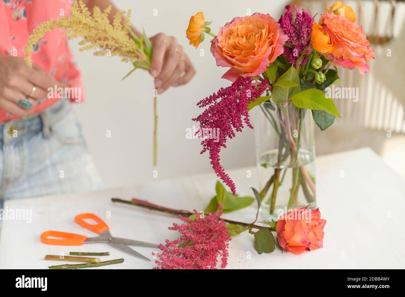 Woman making floral arrangement Stock Photo - Alamy
