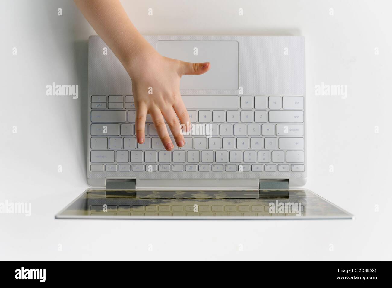 Human hand typing hi-res stock photography and images - Alamy