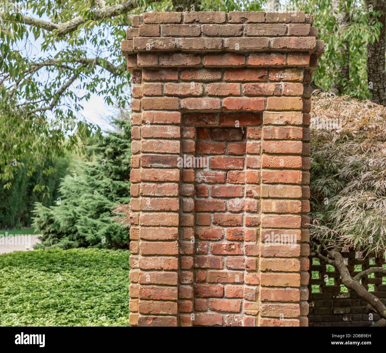 Column brick hi-res stock photography and images - Alamy