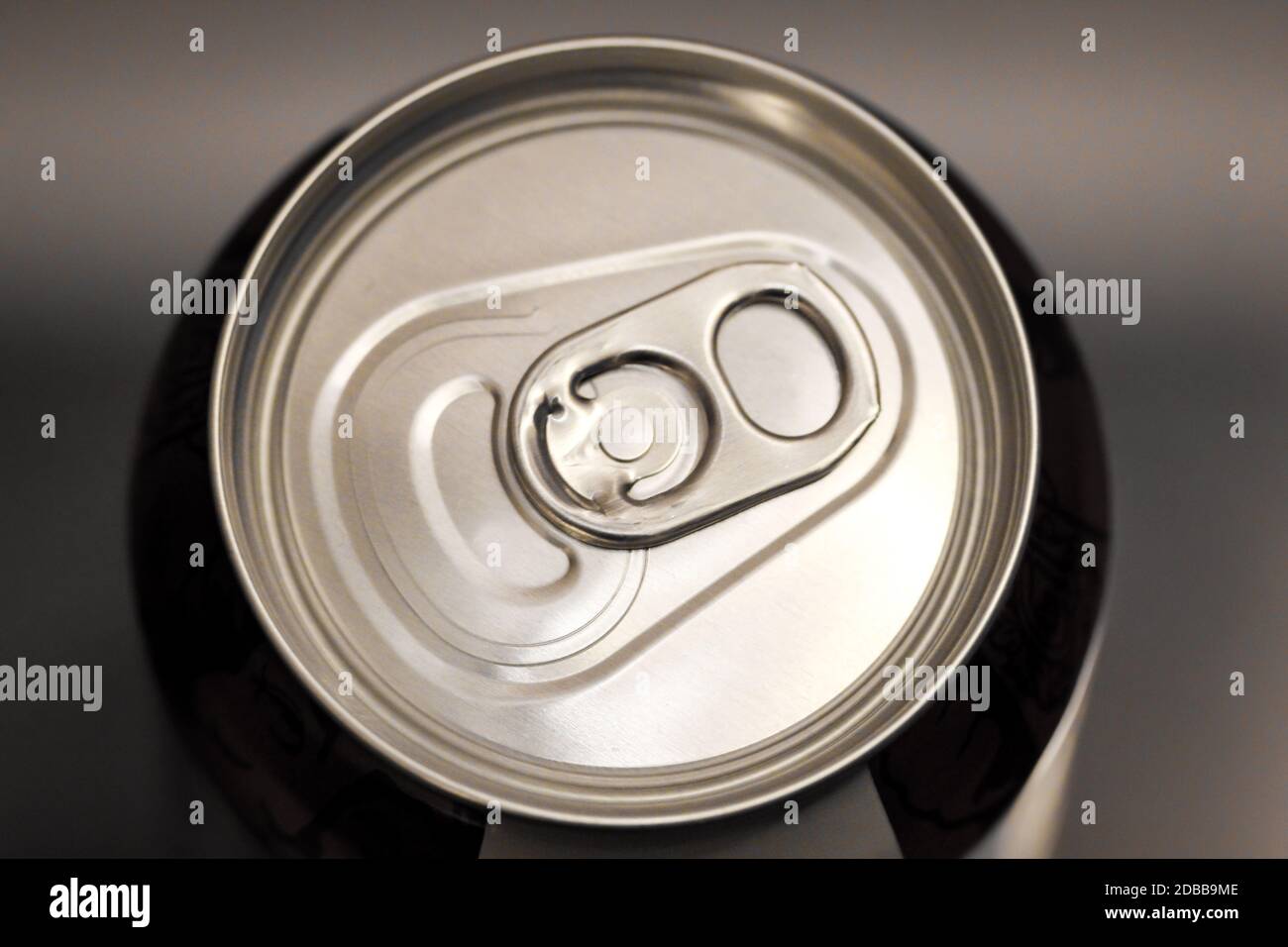 The lid of an aluminum beverage can from above Stock Photo - Alamy