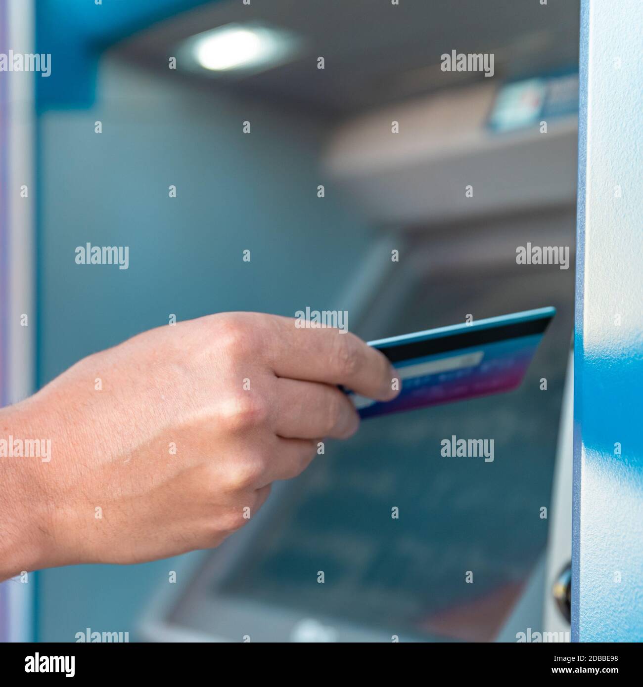 Use a credit card at an ATM Stock Photo - Alamy