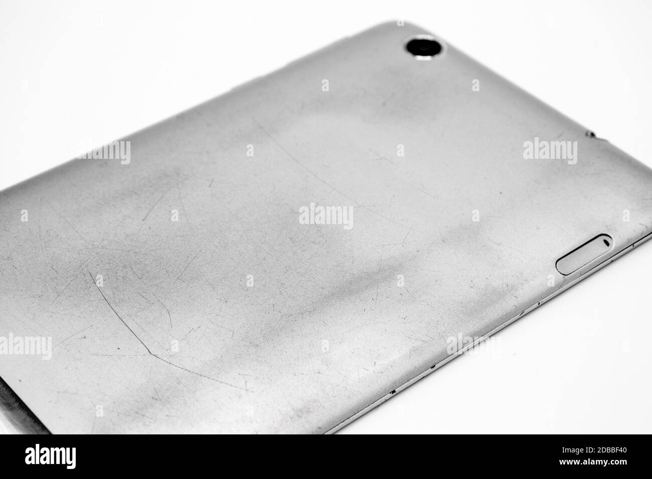 Old shabby smartphone with a broken screen Stock Photo - Alamy