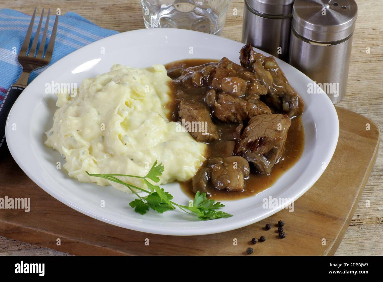 cooked beef and mash Stock Photo - Alamy