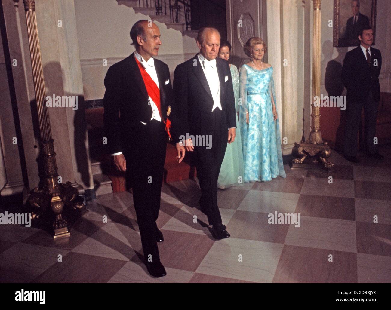 United States President Gerald R. Ford, left center, welcomes President ...