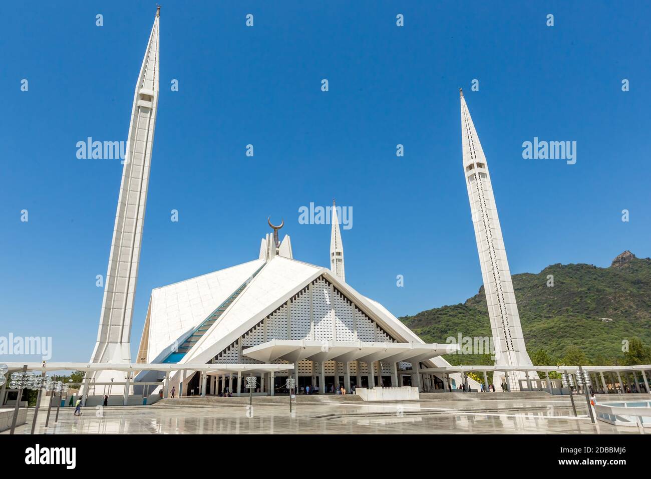 Shah Faisal Mosque is one of the largest Mosques in the World ...