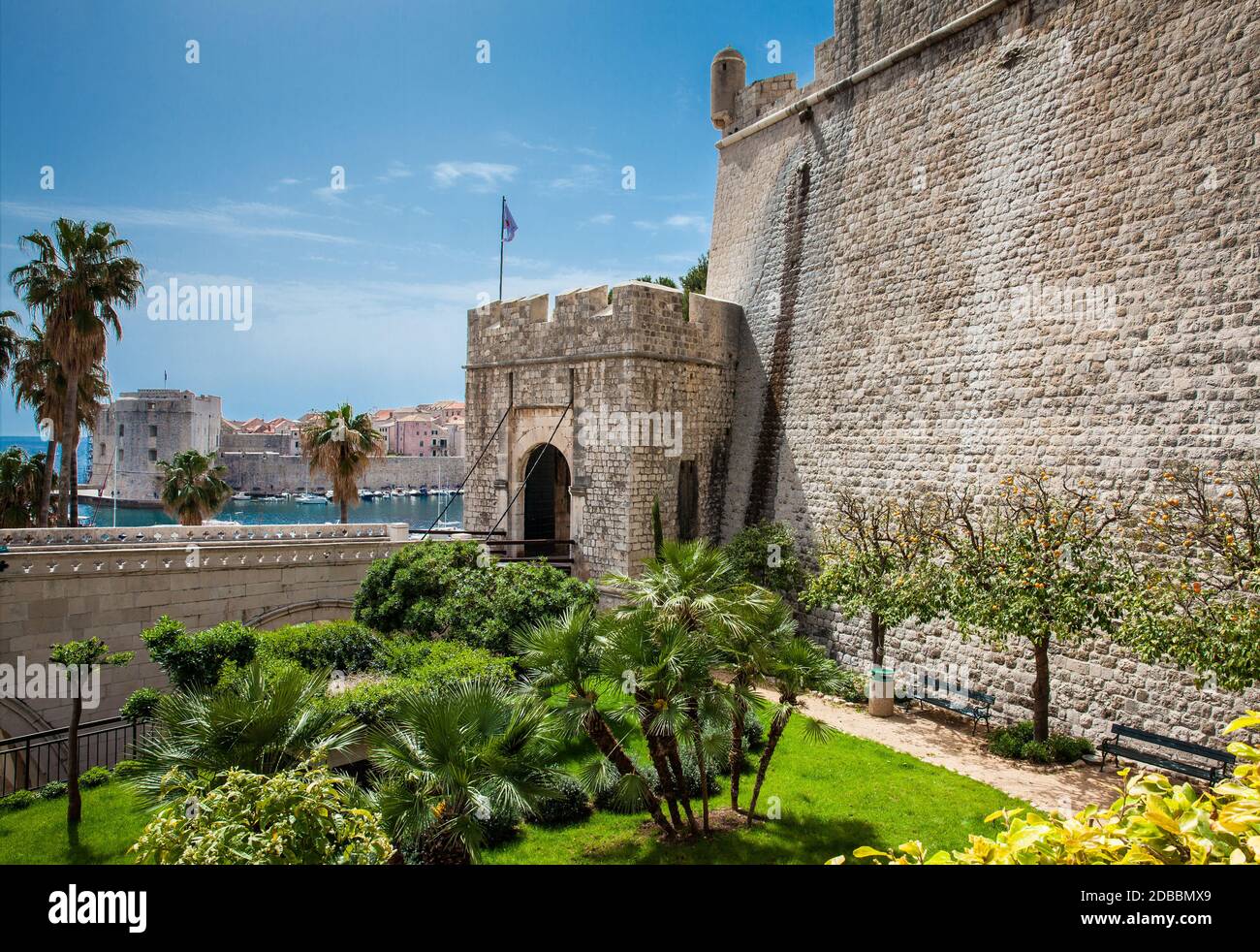 Ploce gate and Fort St. Ivana at the beautiful Dubrovnik city walls ...