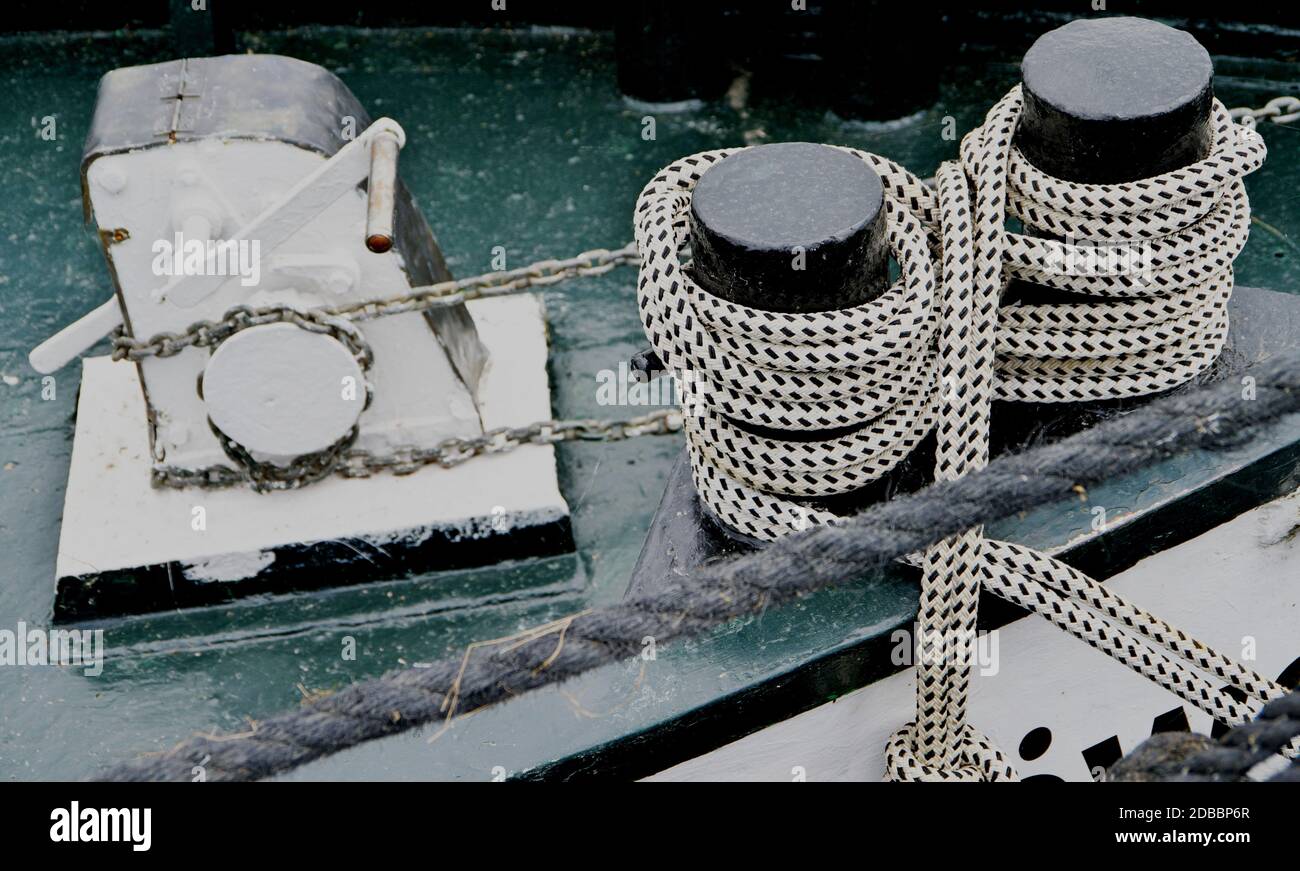 2 ship bollards with lashed ropes Stock Photo - Alamy