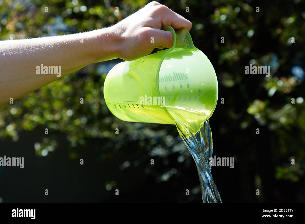 Water flow cup hi-res stock photography and images - Alamy