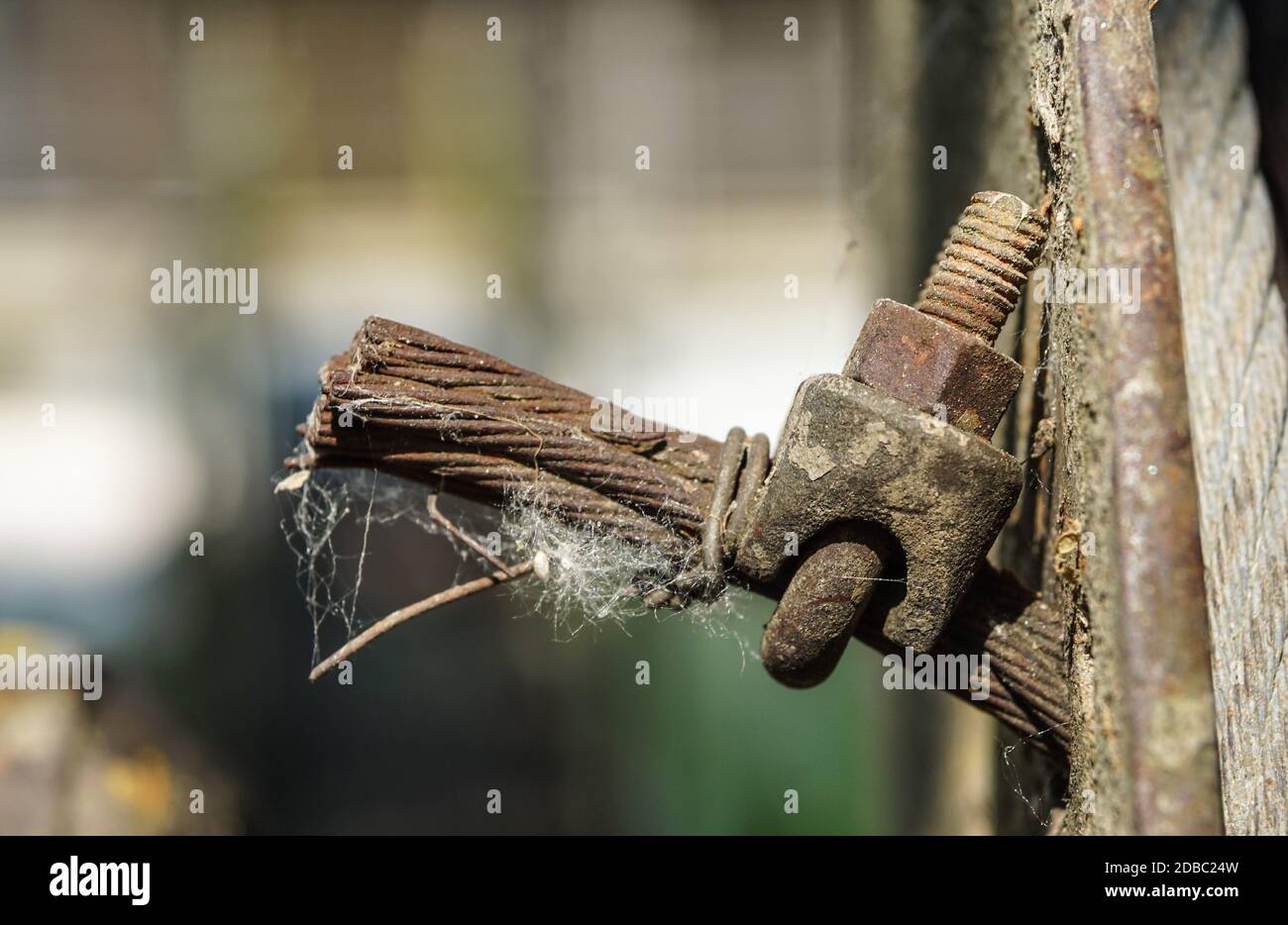 Close up old wire rope clamp and steel rope Stock Photo - Alamy