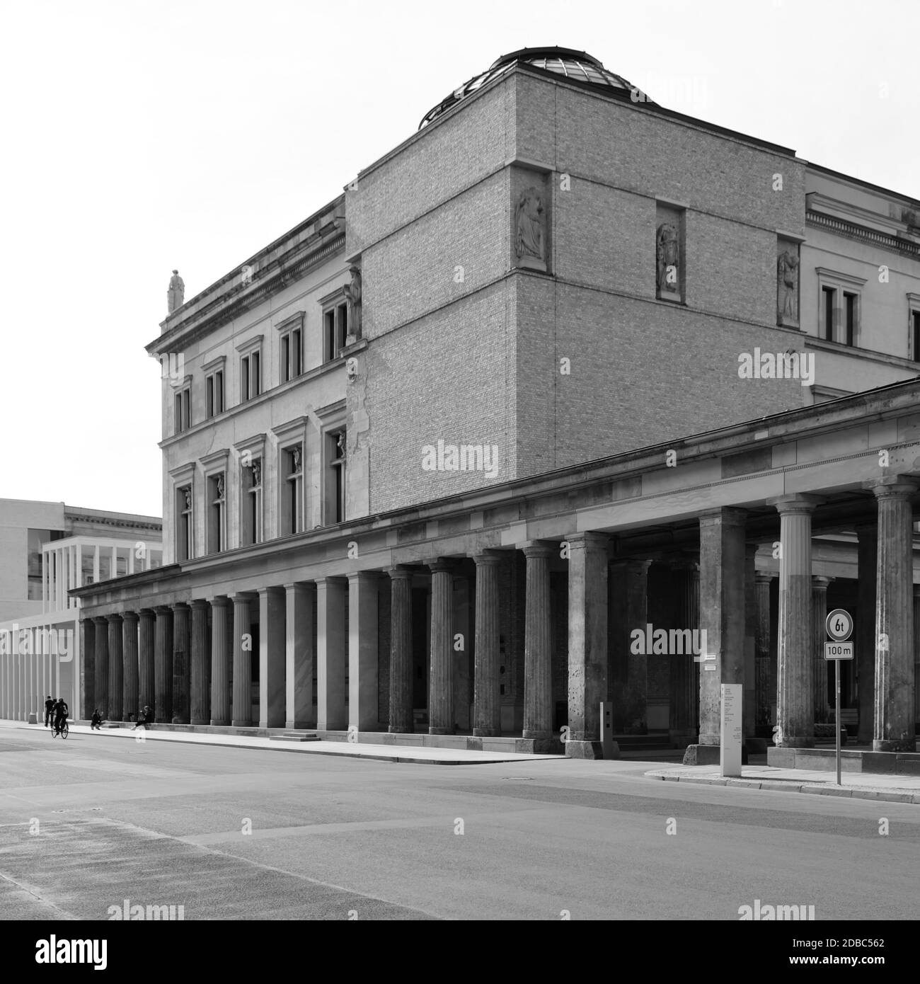Neues museum berlin Black and White Stock Photos & Images - Alamy