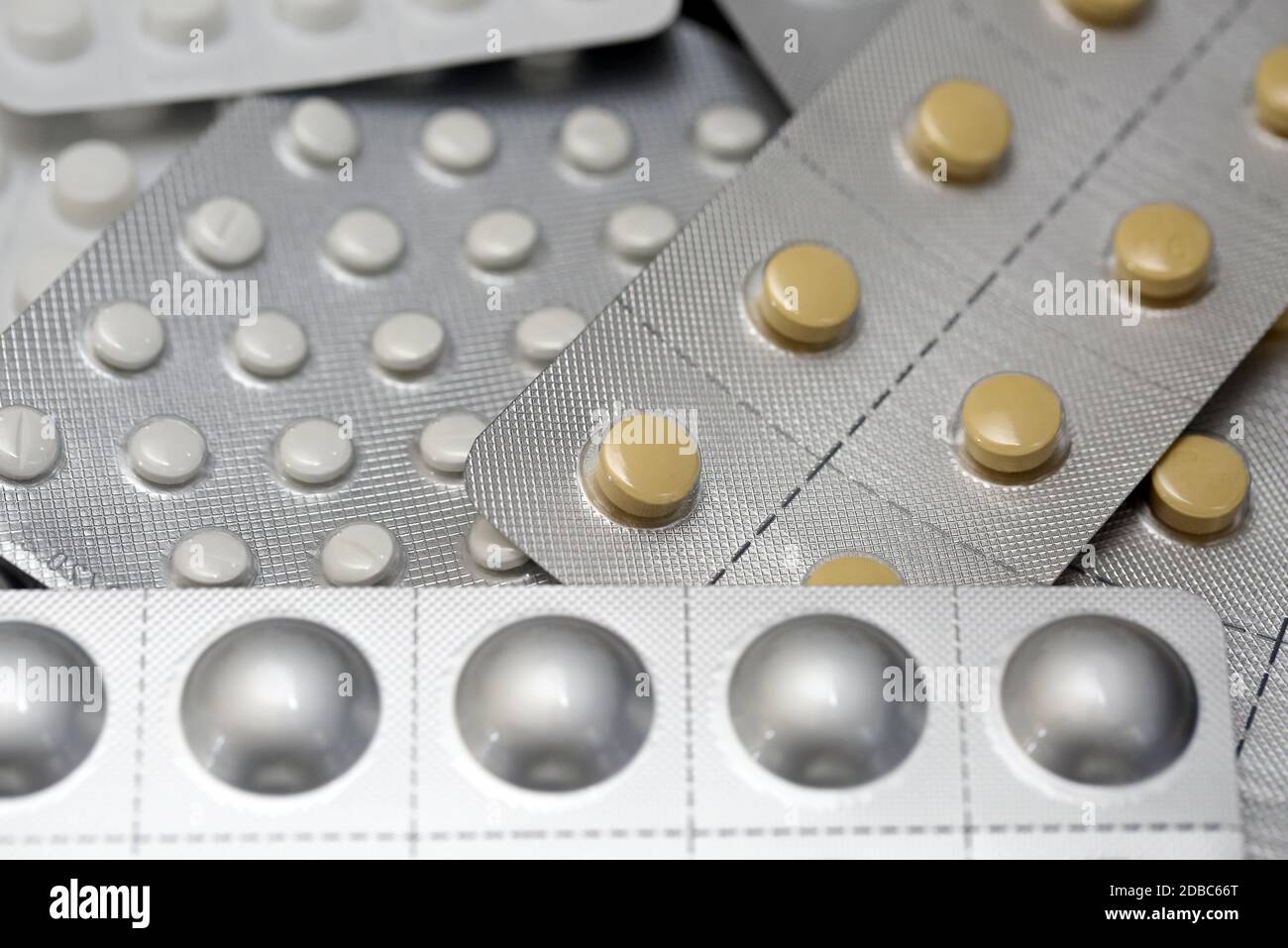 Tablets in blister packaging Stock Photo - Alamy