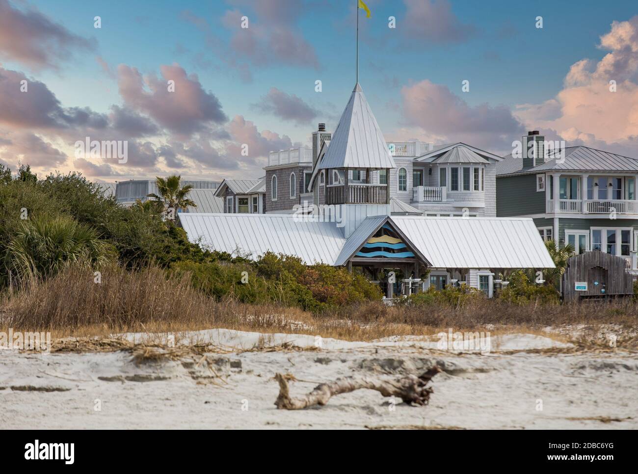 Building front entrance condos hi-res stock photography and images - Alamy