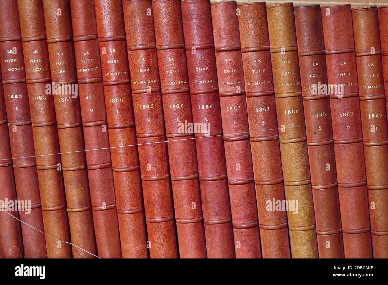 Vintage books in different shades of red and brown in bookcase Stock ...