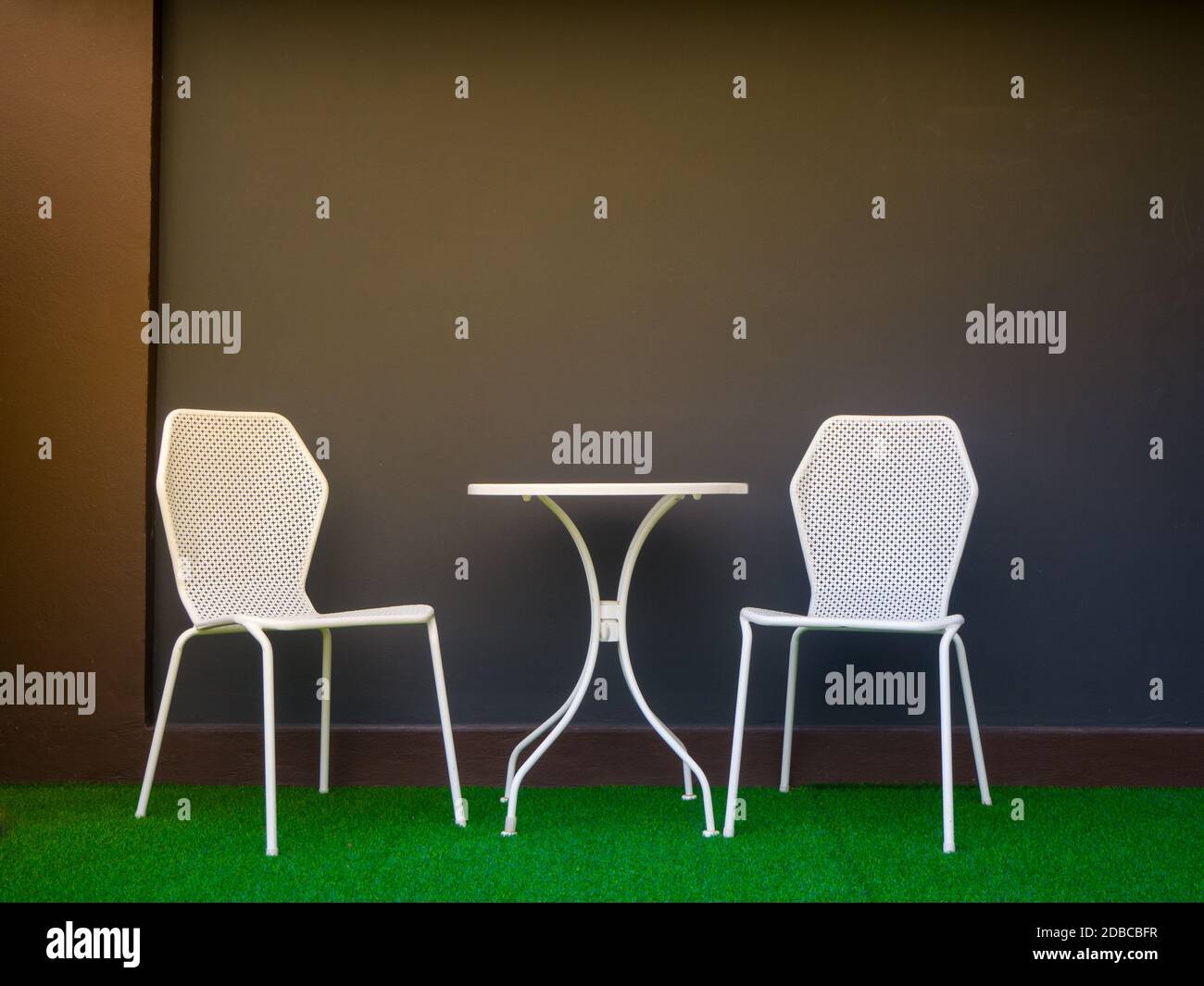 Simple image tables chairs hi-res stock photography and images - Alamy