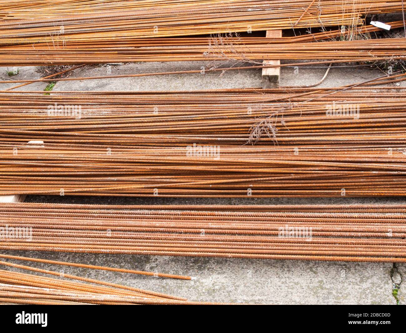 Metal warehouse structural beams hi-res stock photography and images ...