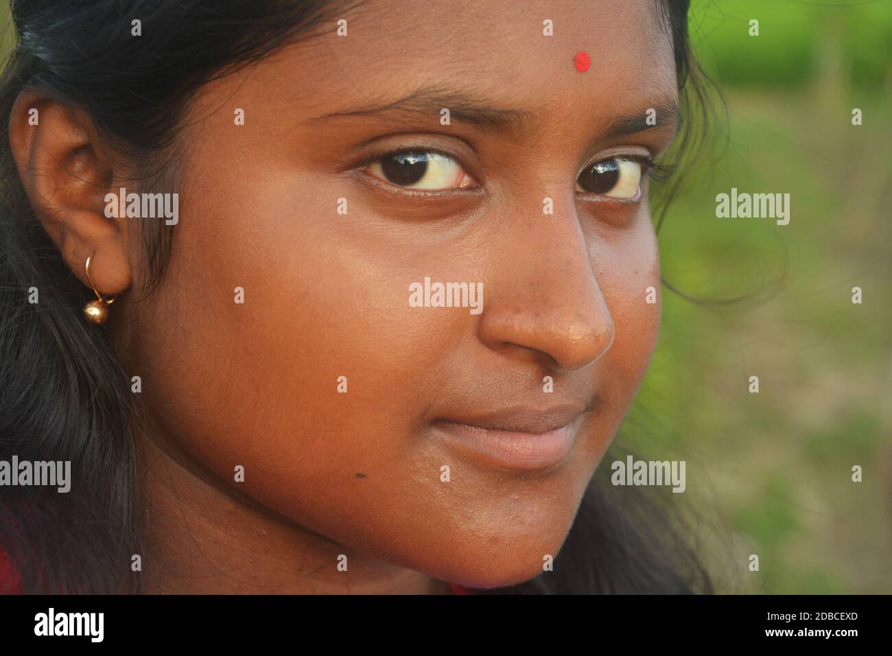 Red bindi hi-res stock photography and images - Alamy