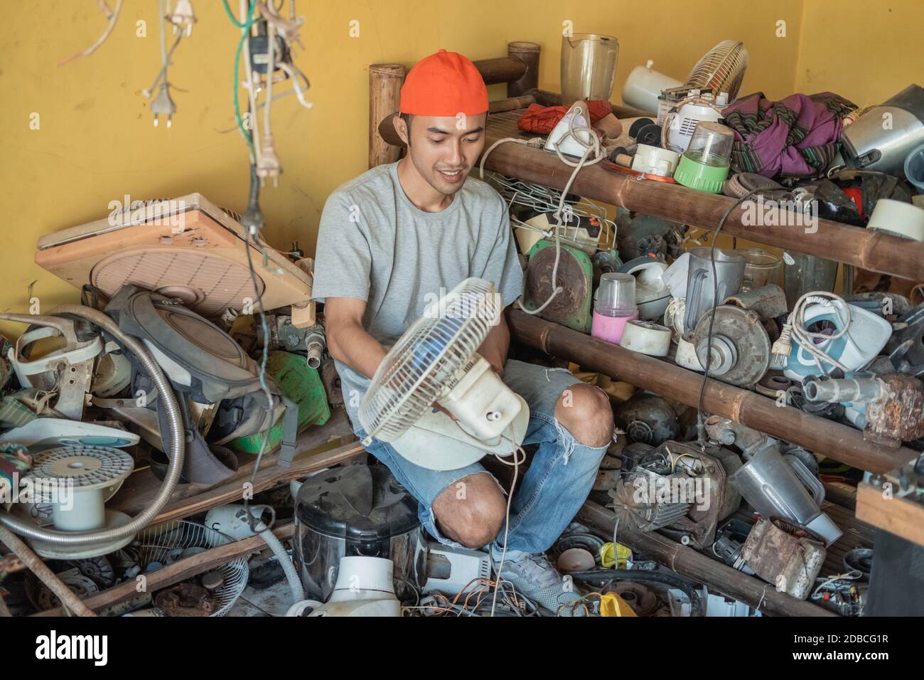 Broken items hi-res stock photography and images - Alamy