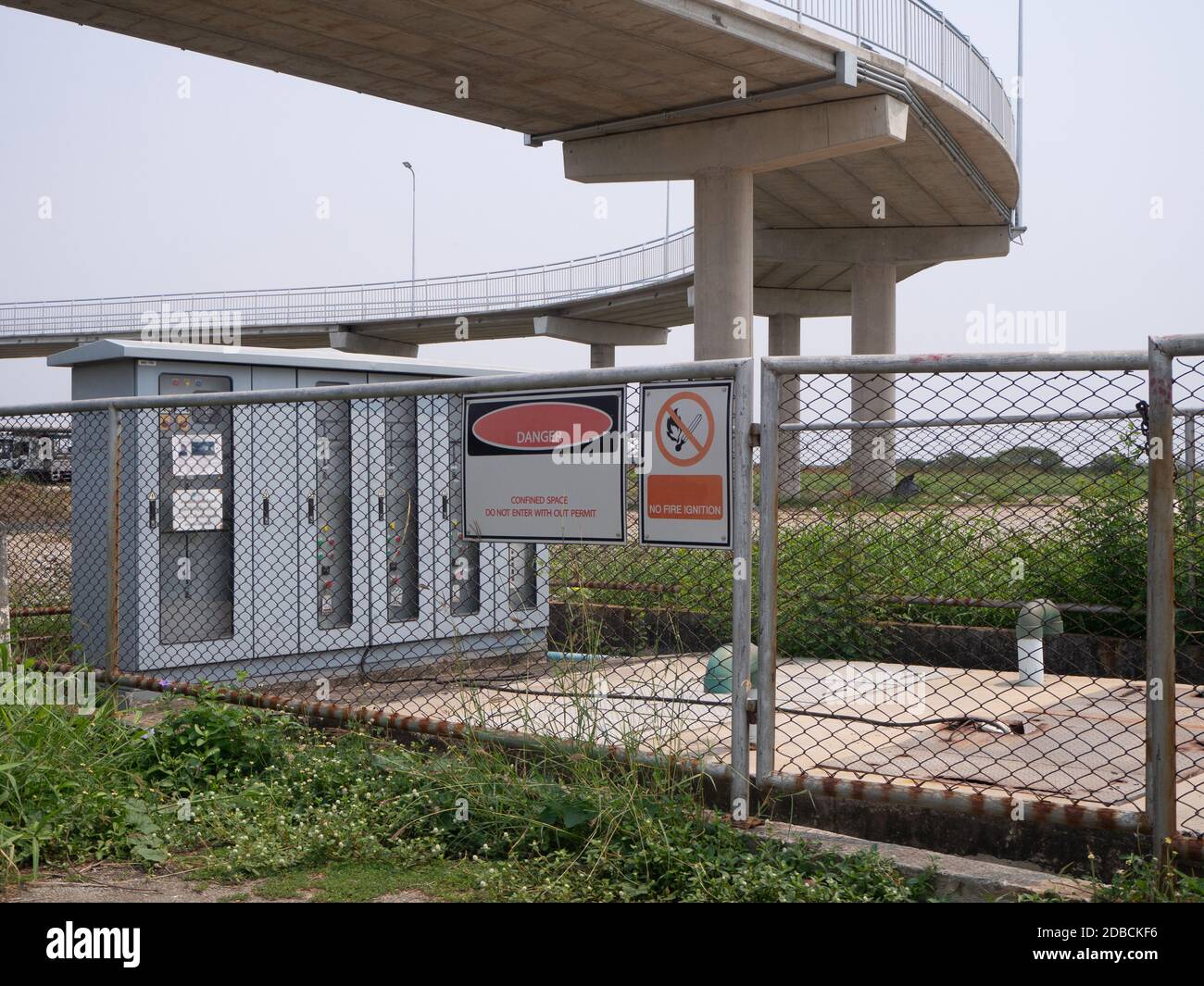 Restricted Area Sign on wire mesh fence Stock Photo - Alamy