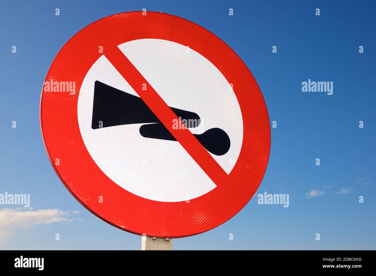 Traffic sign that prohibits honking to avoid disturbing wildlife ...