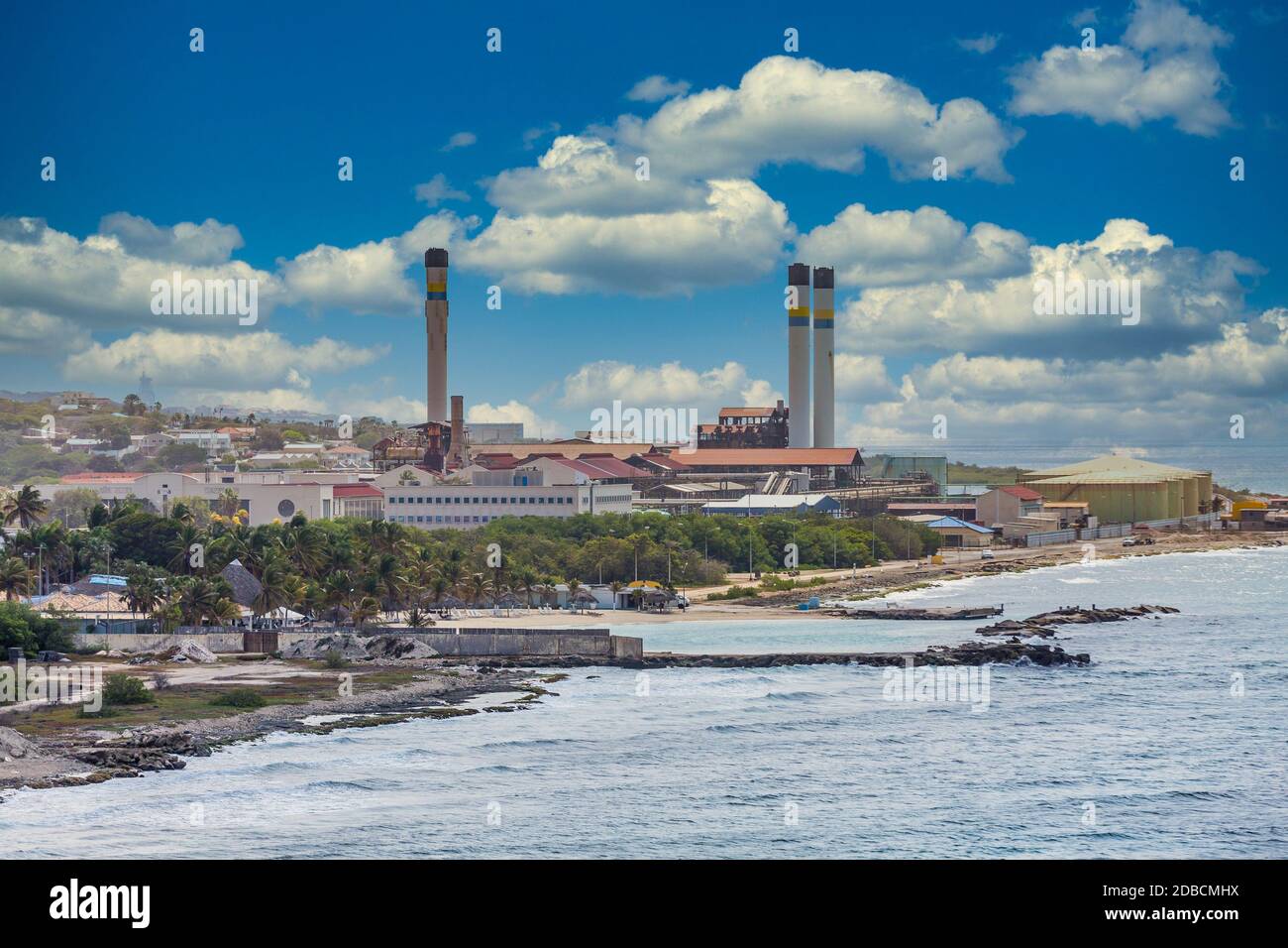 Oil refinery curacao hi-res stock photography and images - Alamy