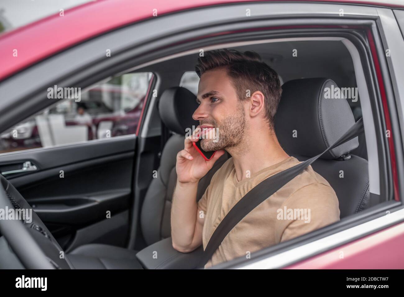 Driving and talking on the phone hi-res stock photography and images ...