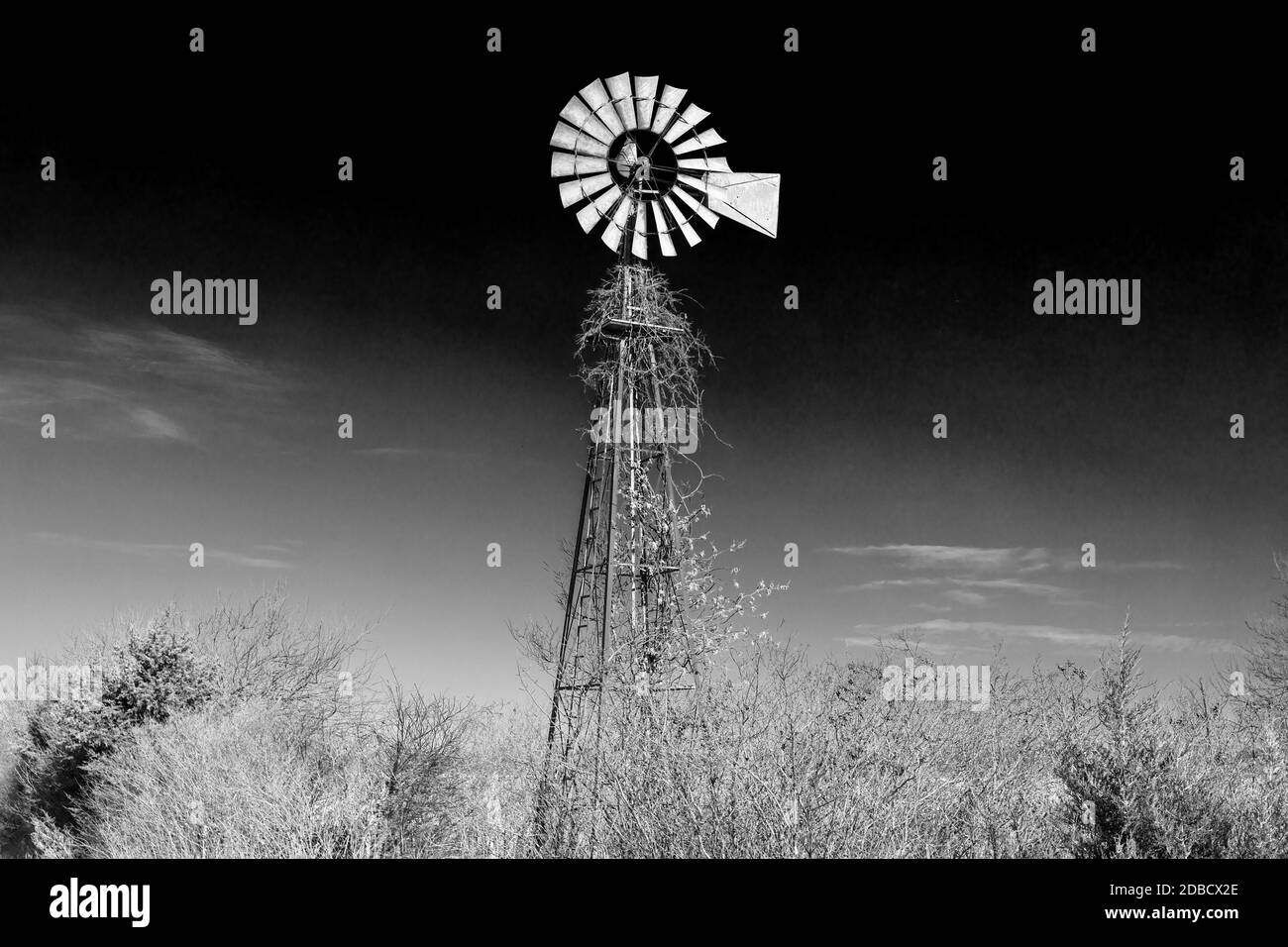 Wind pump on an Iowa farm Stock Photo - Alamy