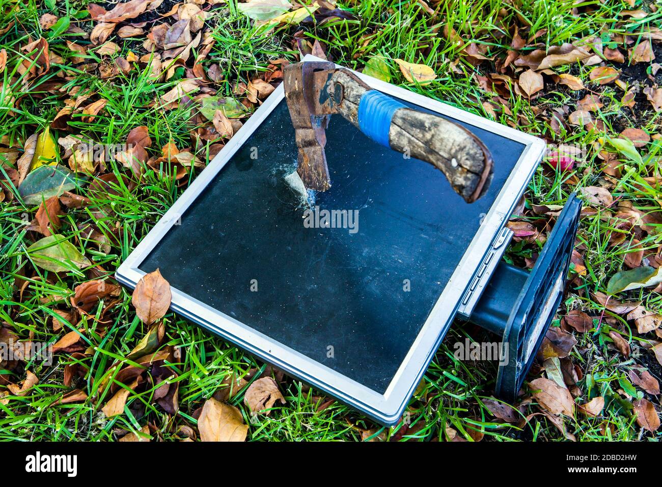 Cracked computer screen hi-res stock photography and images - Alamy