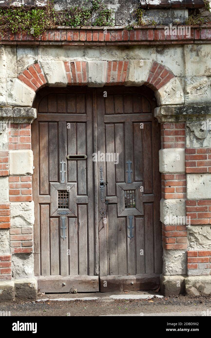 ancient brown wooden door Stock Photo - Alamy
