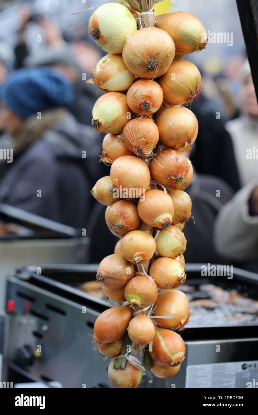 Onion braid hi-res stock photography and images - Alamy