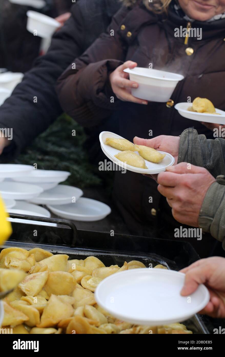 Homeless food line hi-res stock photography and images - Alamy