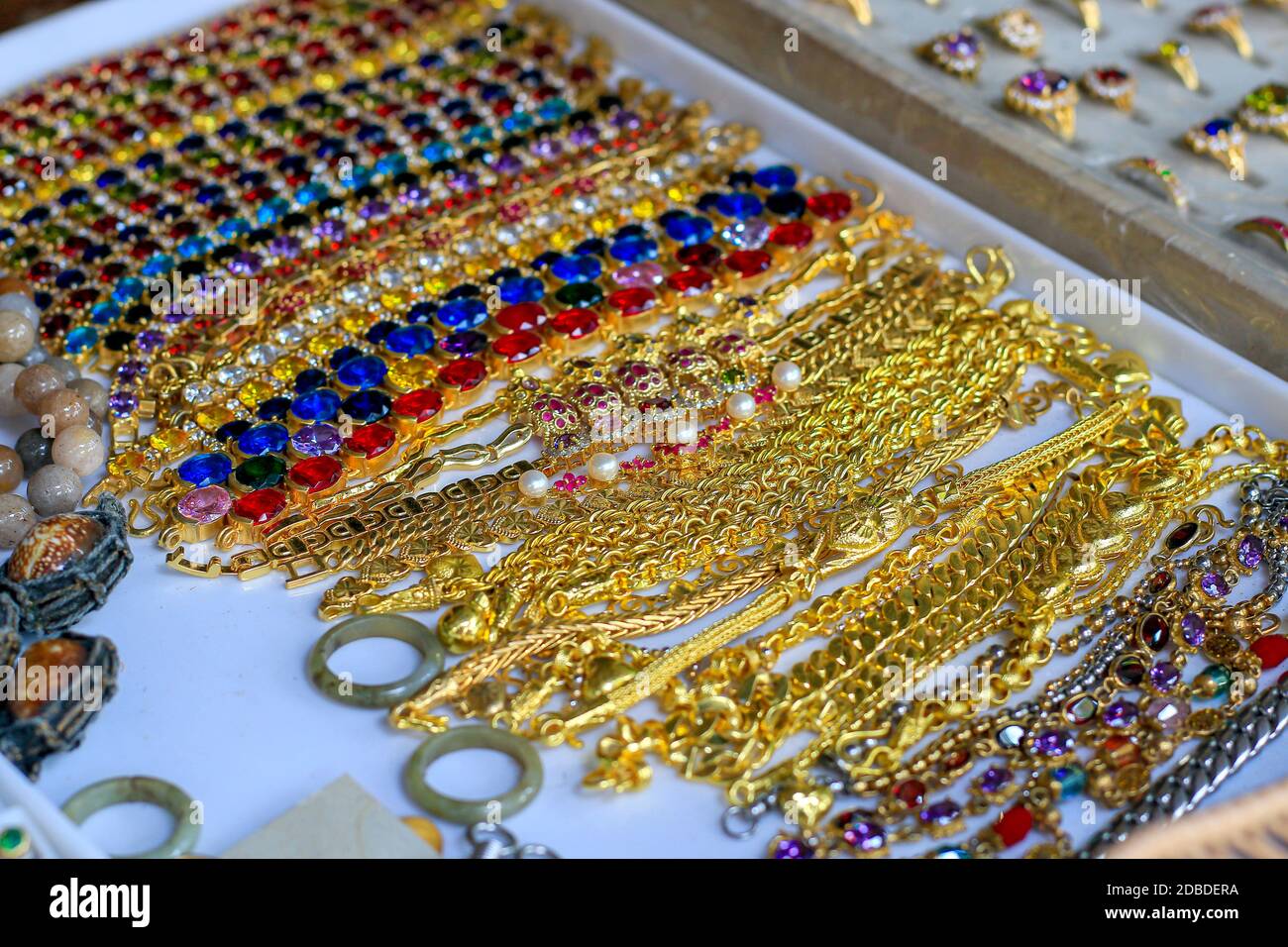 Large chain jewellery hi-res stock photography and images - Alamy