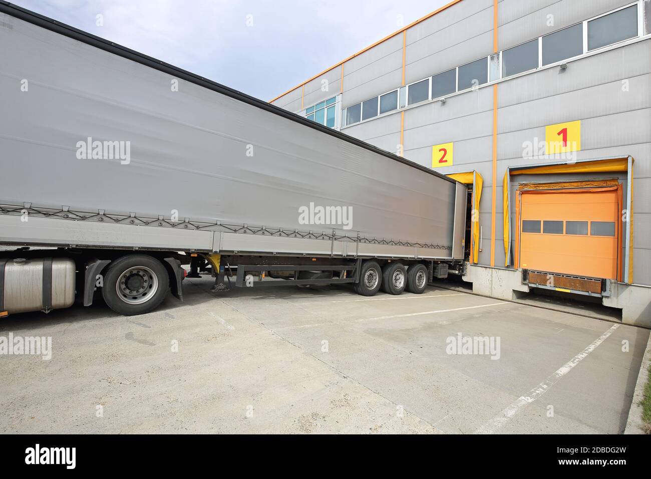 Loading Lorry Trailer at Warehouse Cargo Door Stock Photo - Alamy