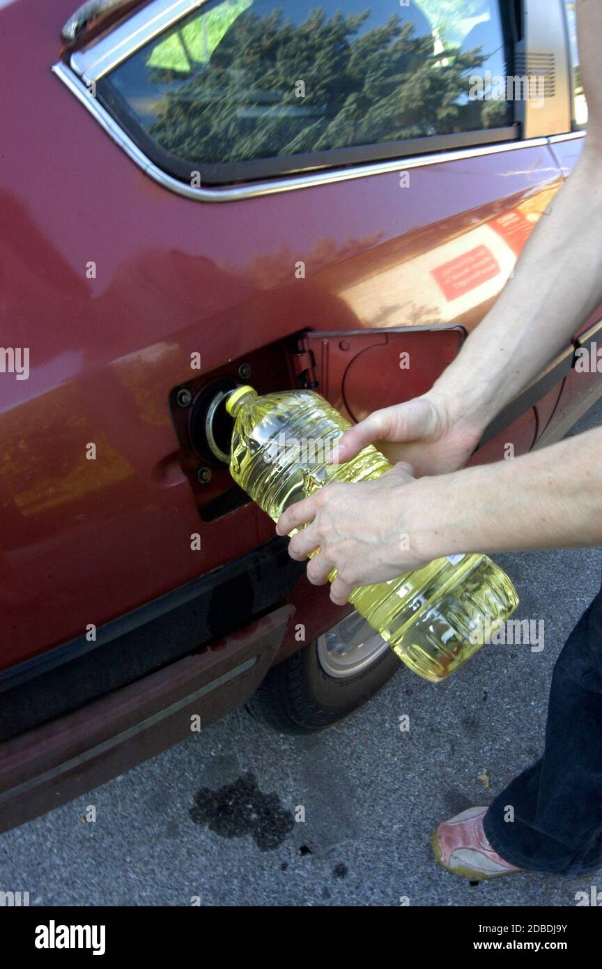 Car filling up with biodiesel hi-res stock photography and images - Alamy