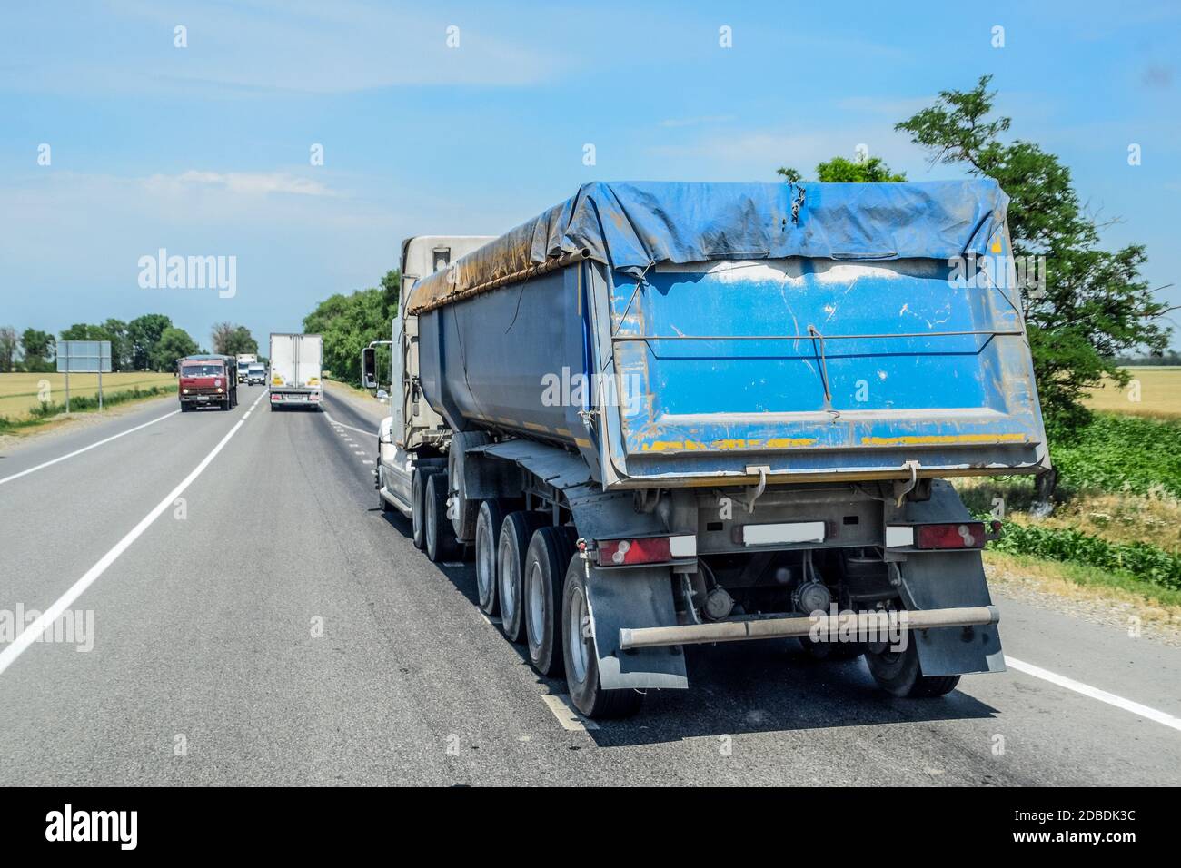 A truck of large capacity tonnar rides on the road Stock Photo - Alamy