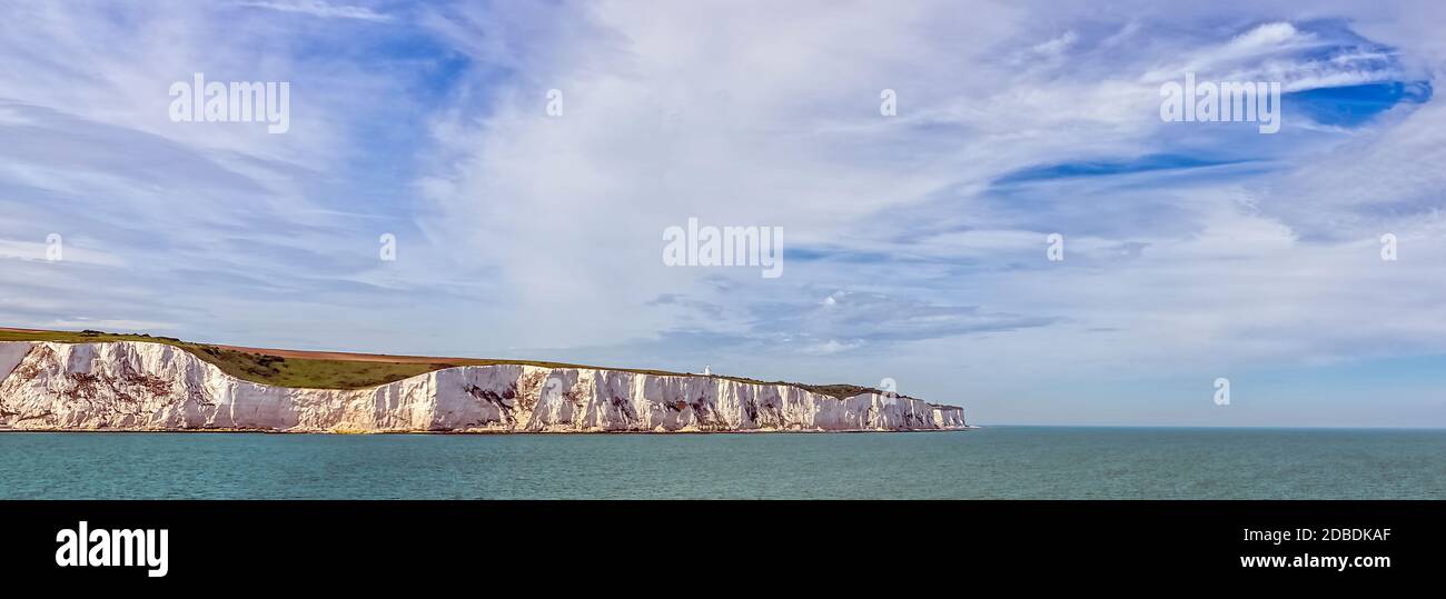 White cliffs with green trees hi-res stock photography and images - Alamy