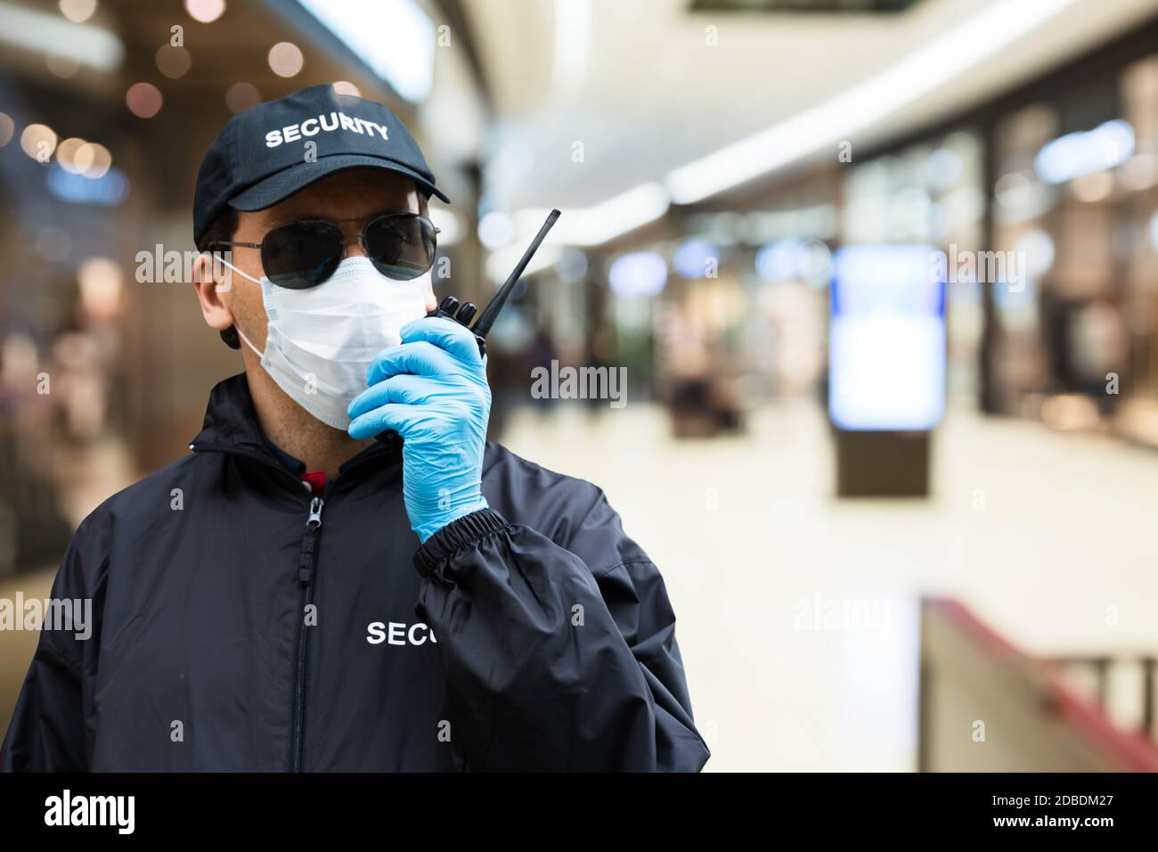 Security guard shopping mall hi-res stock photography and images - Alamy