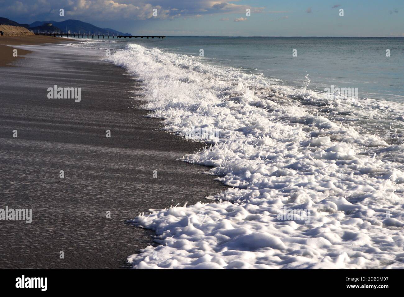 Calm sea beach shoreline. Seascape background Stock Photo - Alamy