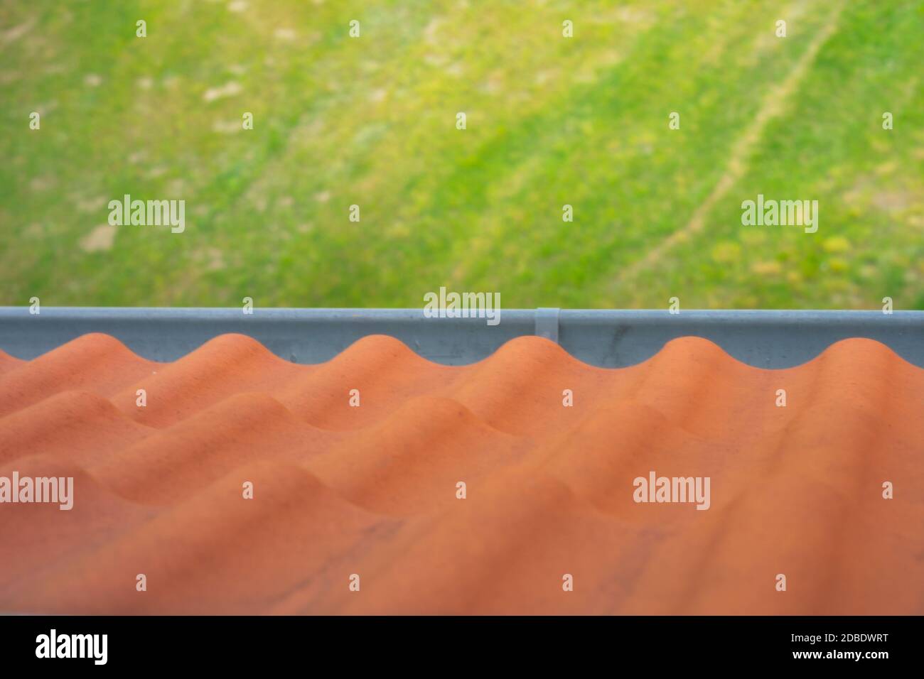 Raindrops from roof hi-res stock photography and images - Alamy