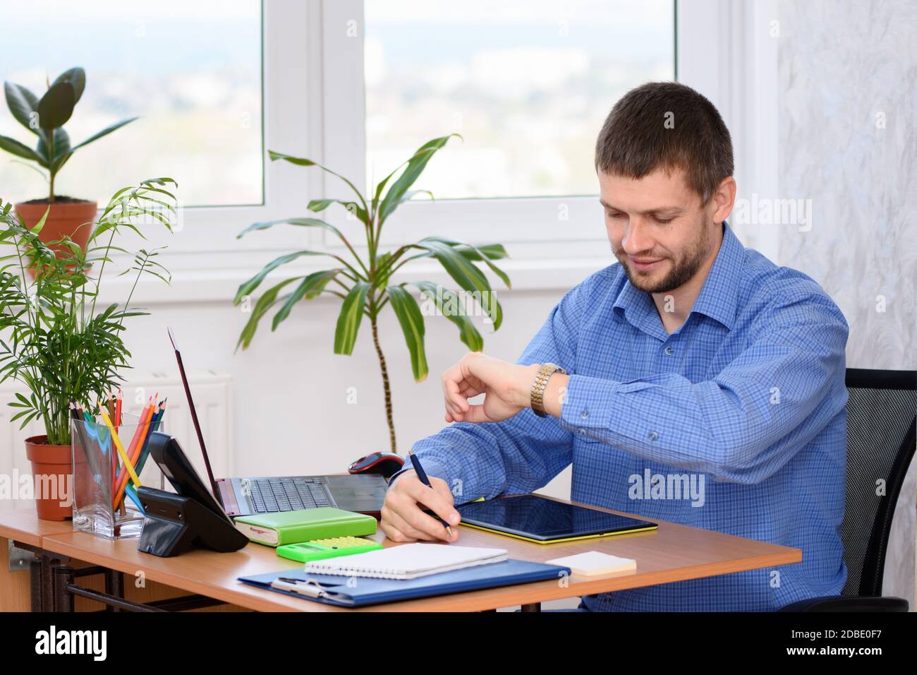Office workplace computer watch hi-res stock photography and images - Alamy