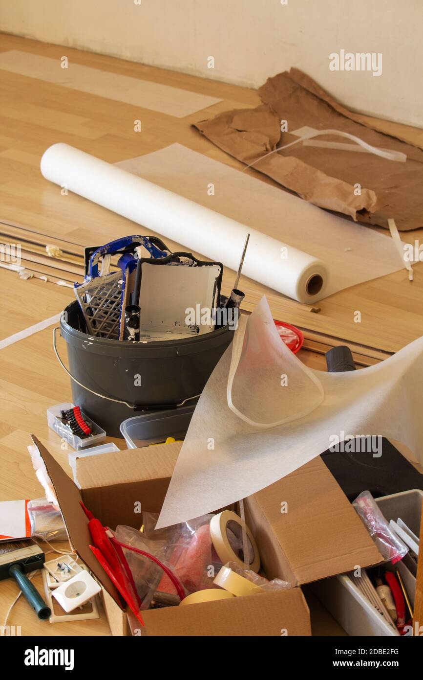 Grey paint bucket hi-res stock photography and images - Alamy